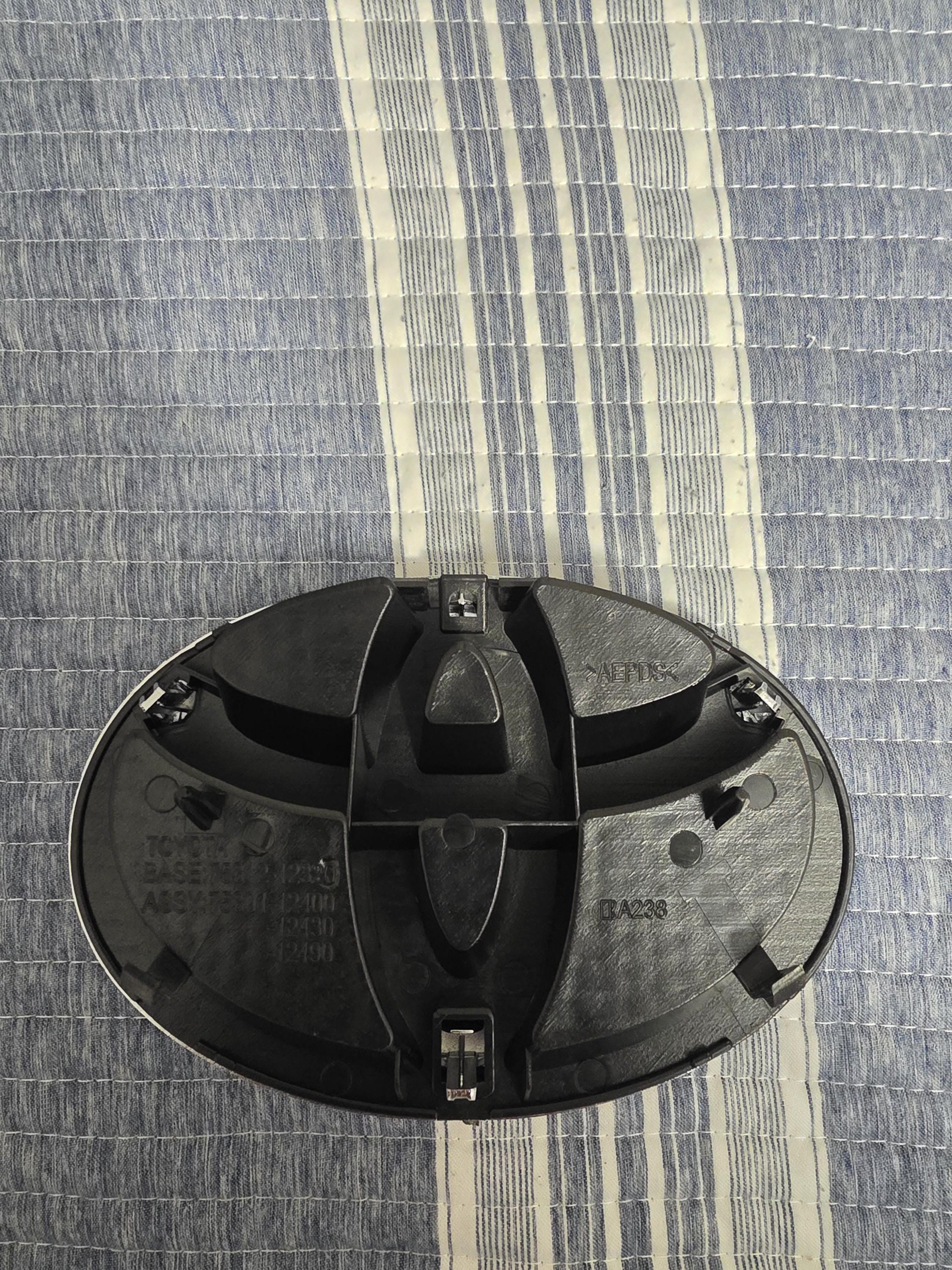 Toyota Grille Emblem Black Chrome Logo Badge for 2013 2014 2015 2016 ...