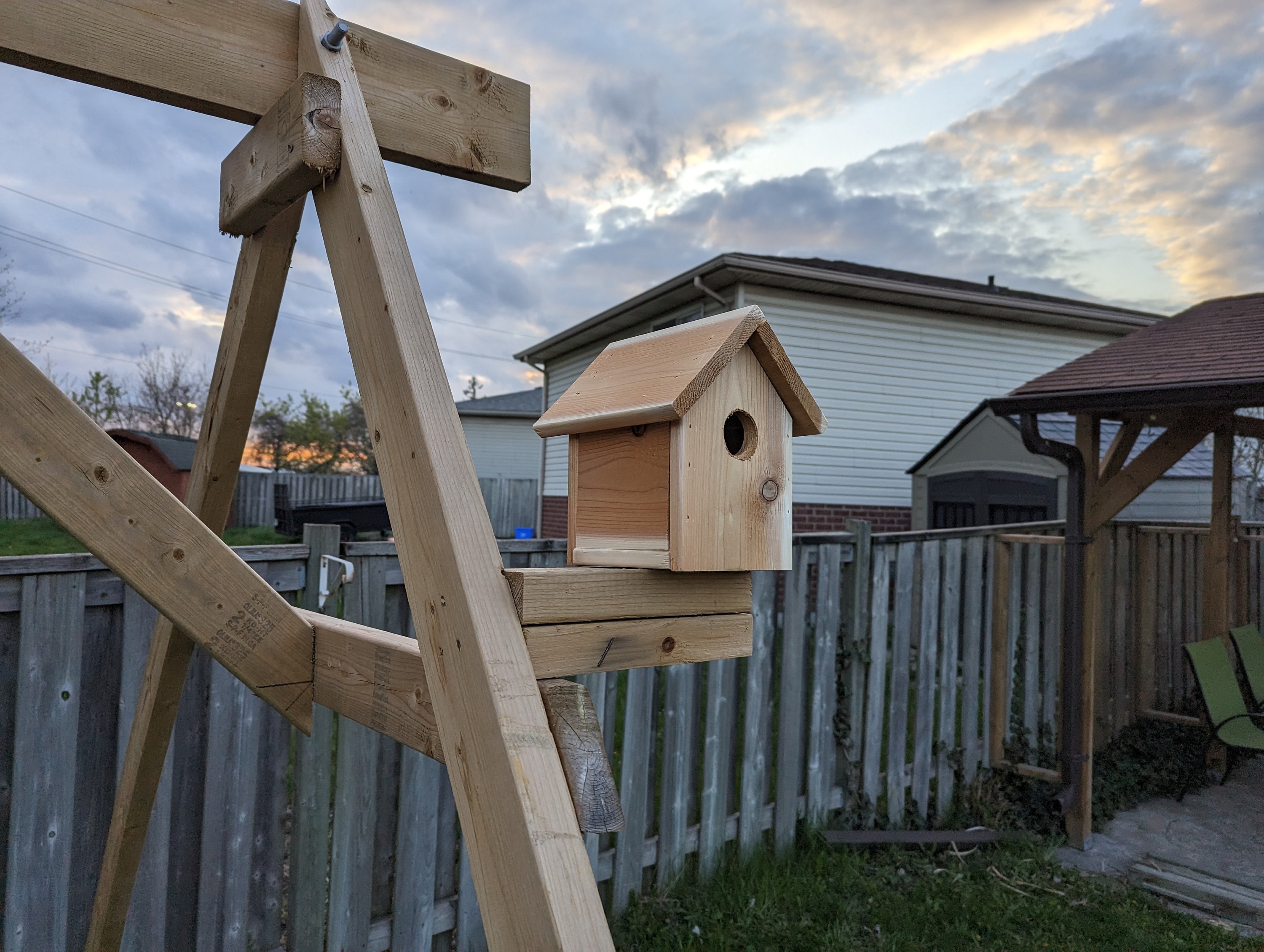 Easy Birdhouse | Fun Project for the Children | Easy Birdhouse Plans ...