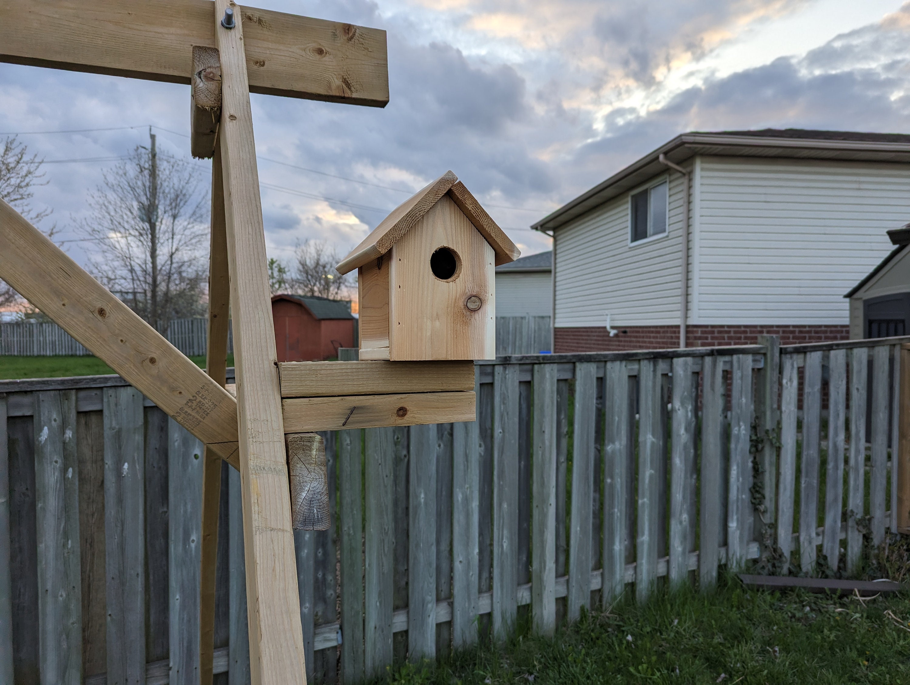 Easy Birdhouse | Fun Project for the Children | Easy Birdhouse Plans ...