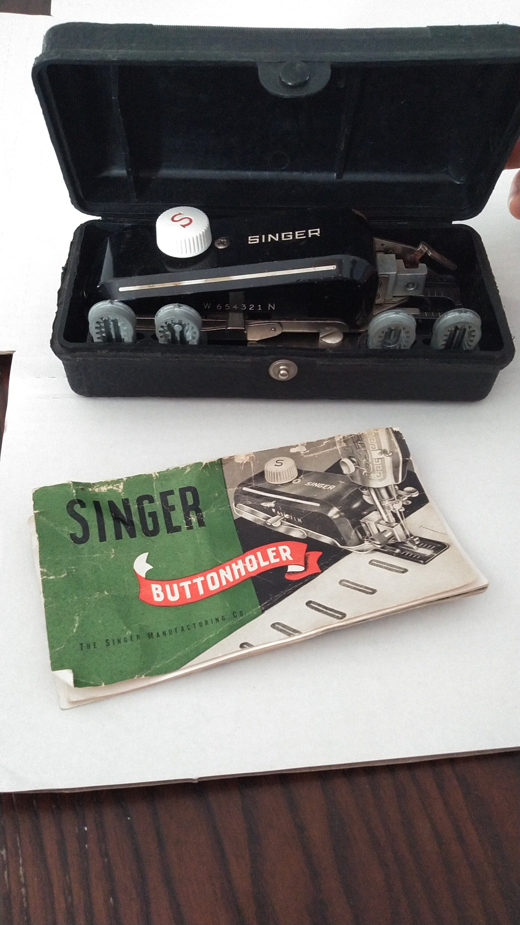 SINGER Button Holder No. 160506 With Case and Book Vintage Sewing ...