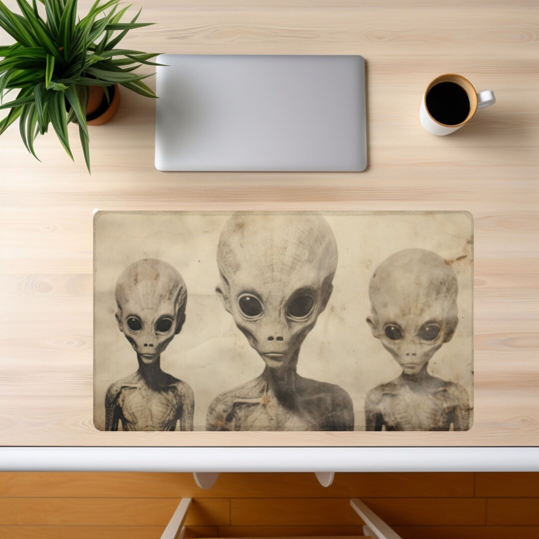 Grey Alien Extended Desk Mat Vintage Distressed Gaming Mouse - Etsy UK