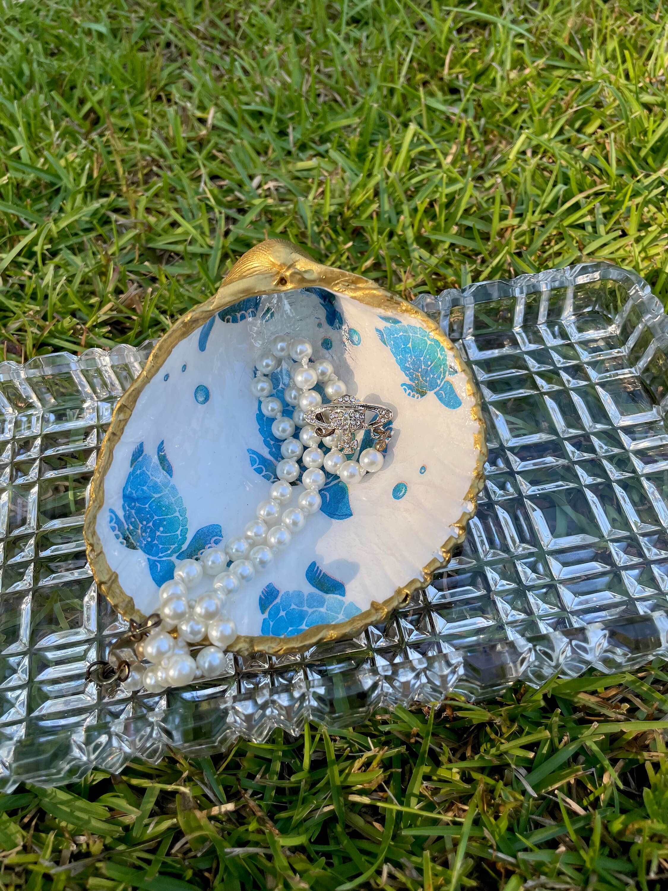Blue and White Sea Turtles Oyster Shell Dishes. Perfect Jewelry or ...