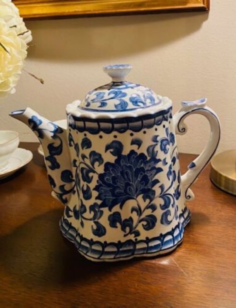 Andrea Sadek Beautiful Unused Blue Delft Large Teapot, Lidded , Table ...