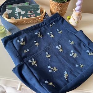Cute Small Daisies Blue Tote Bag, Dark Blue Shoulder Bag, Aesthetic Bag ...