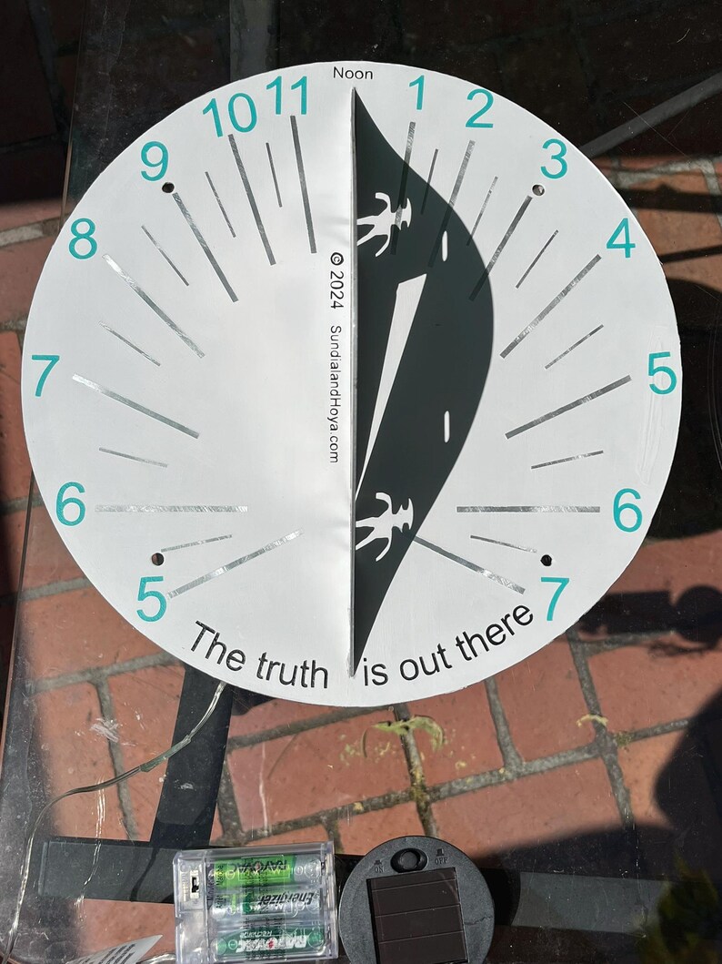 13" UFO Horizontal Sundial With Aliens With Nighttime Illumination ...