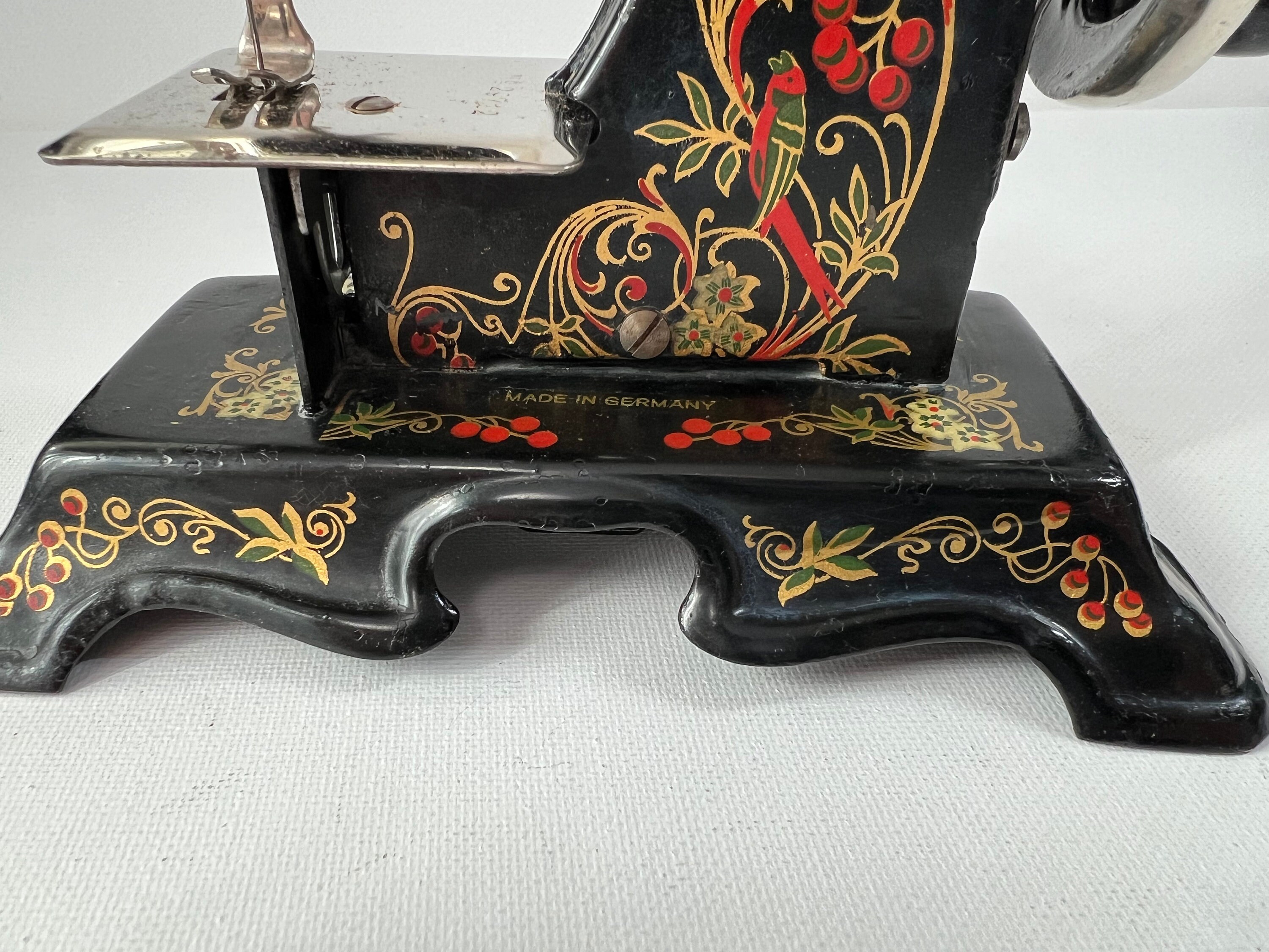 Vintage Muller Hand Crank Sewing Machine / Muller Made in Germany / Toy ...