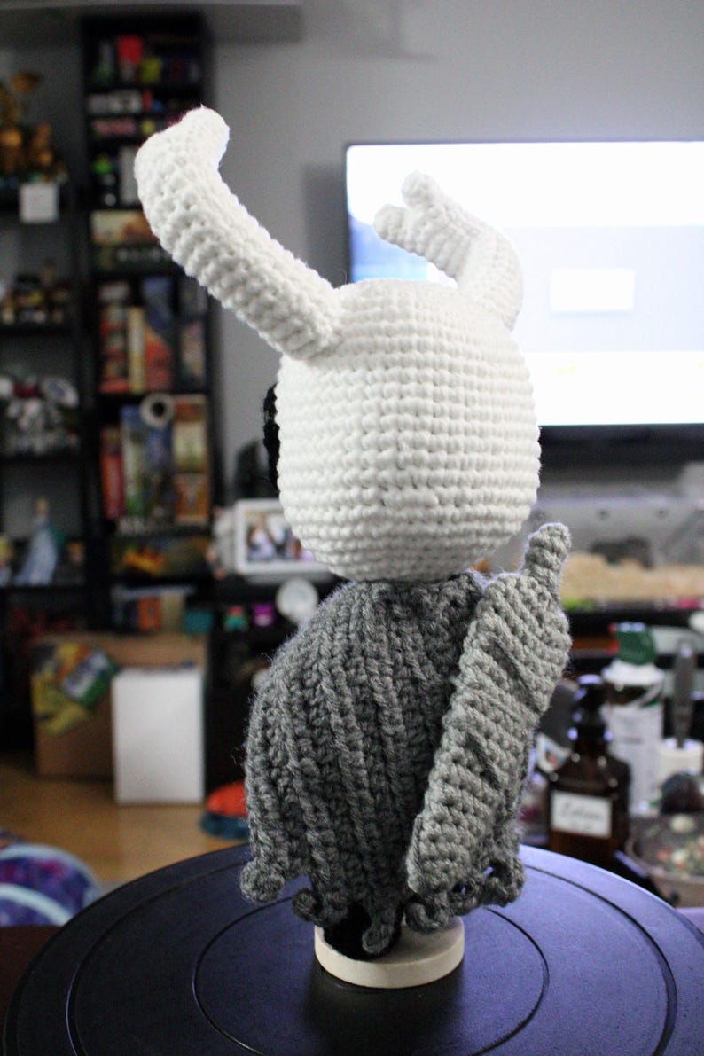 Hollow Knight Plushie, Acrylic Yarn, Detachable Sword - Etsy
