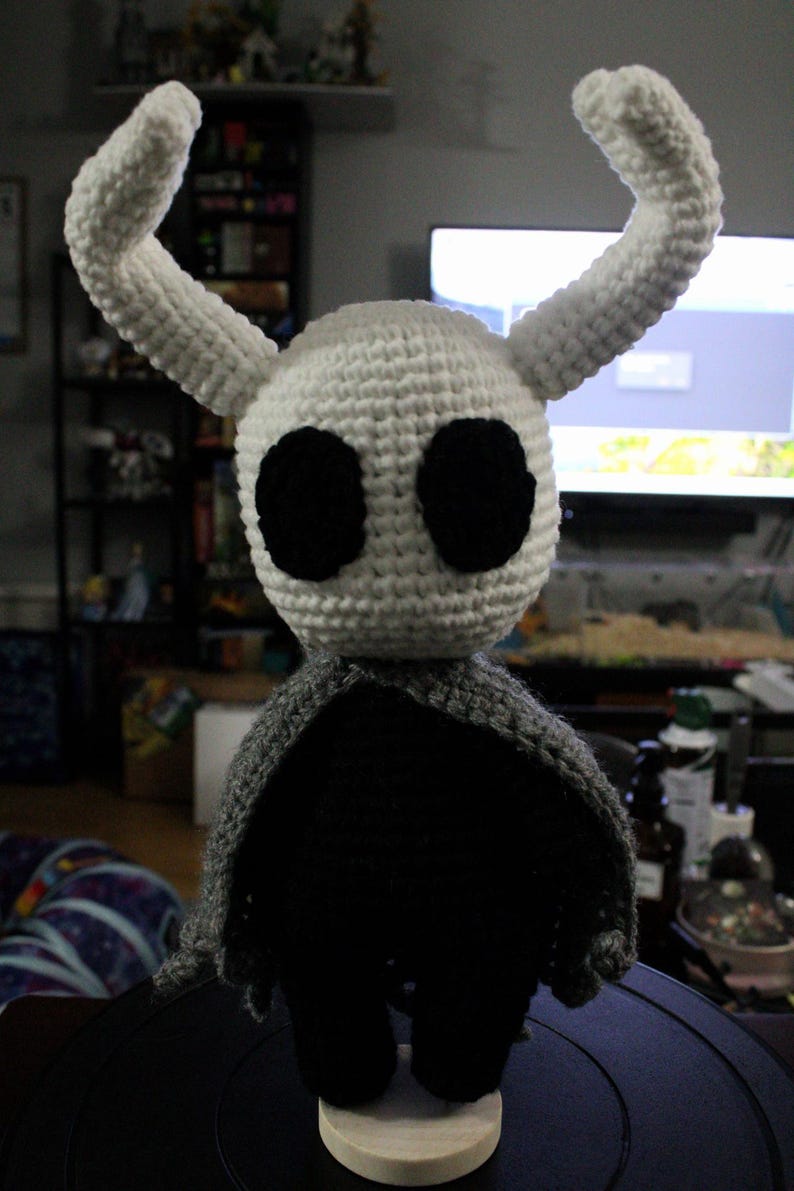 Hollow Knight Plushie, Acrylic Yarn, Detachable Sword - Etsy