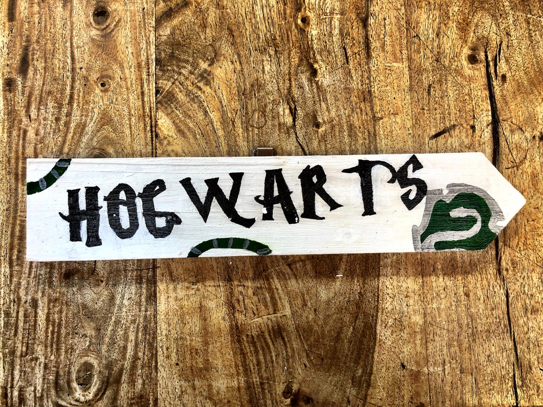 Hogwarts Sign With Slytherin Details - Etsy