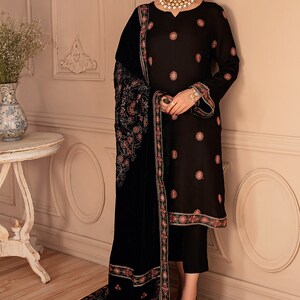 Pakistani Indian Velvet Stocking, Kashmir Shawl, Embroidery Salwar ...