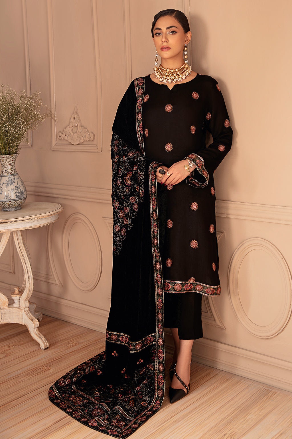Pakistani Indian Velvet Stocking, Kashmir Shawl, Embroidery Salwar ...
