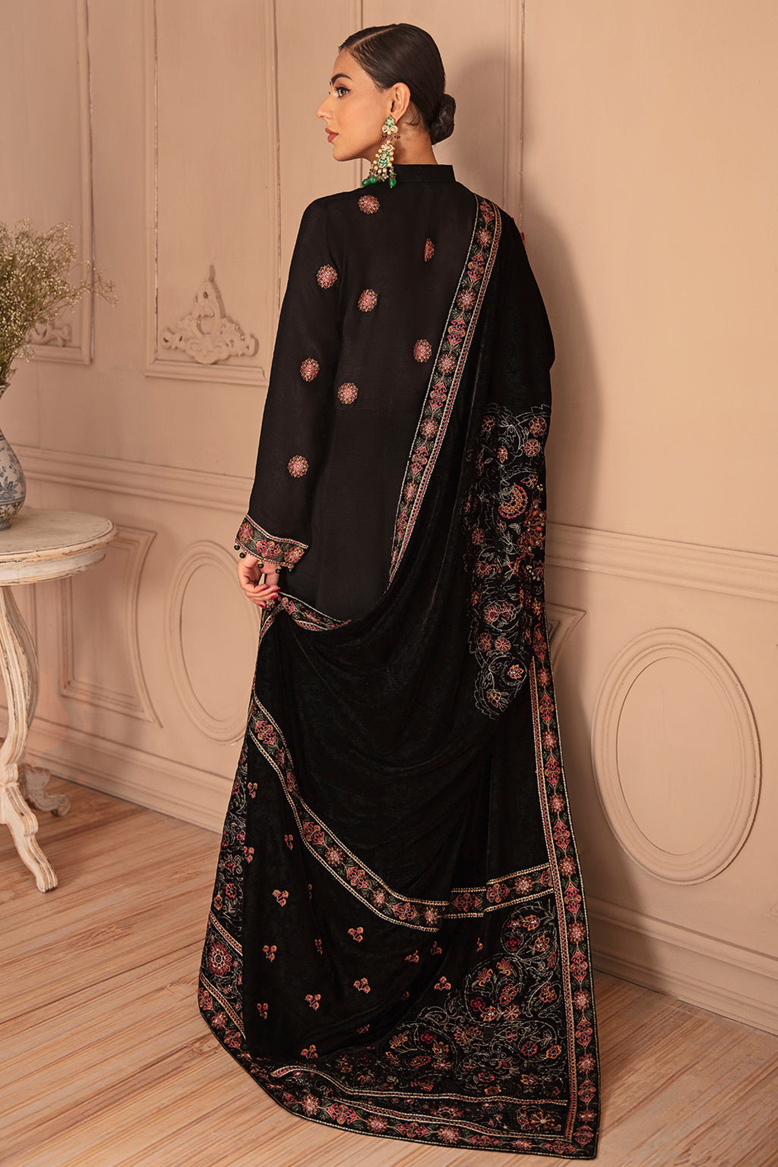 Pakistani Indian Velvet Stocking, Kashmir Shawl, Embroidery Salwar ...