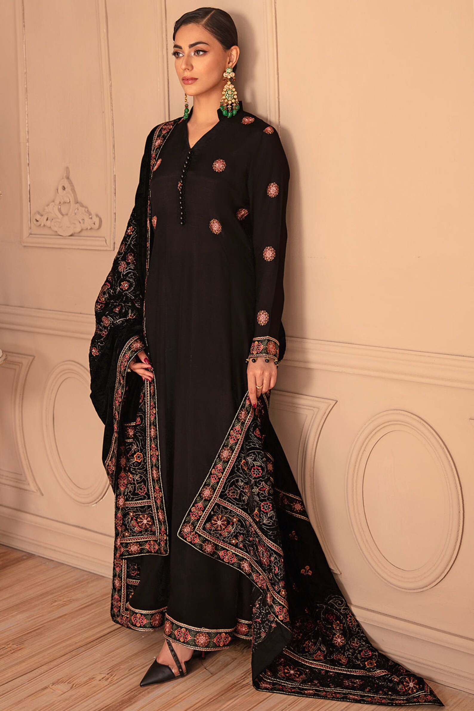 Pakistani Indian Velvet Stocking, Kashmir Shawl, Embroidery Salwar ...