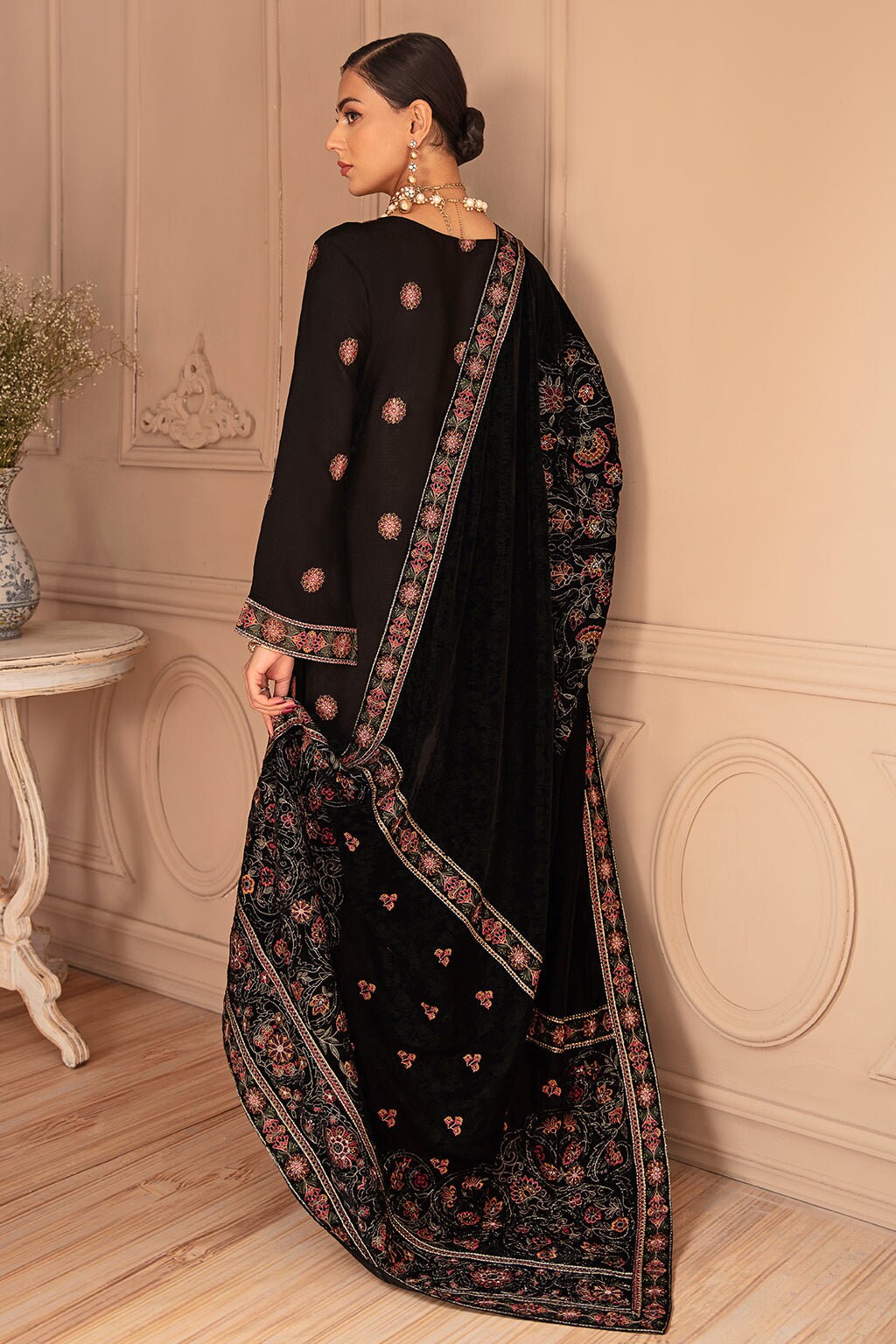 Pakistani Indian Velvet Stocking, Kashmir Shawl, Embroidery Salwar ...