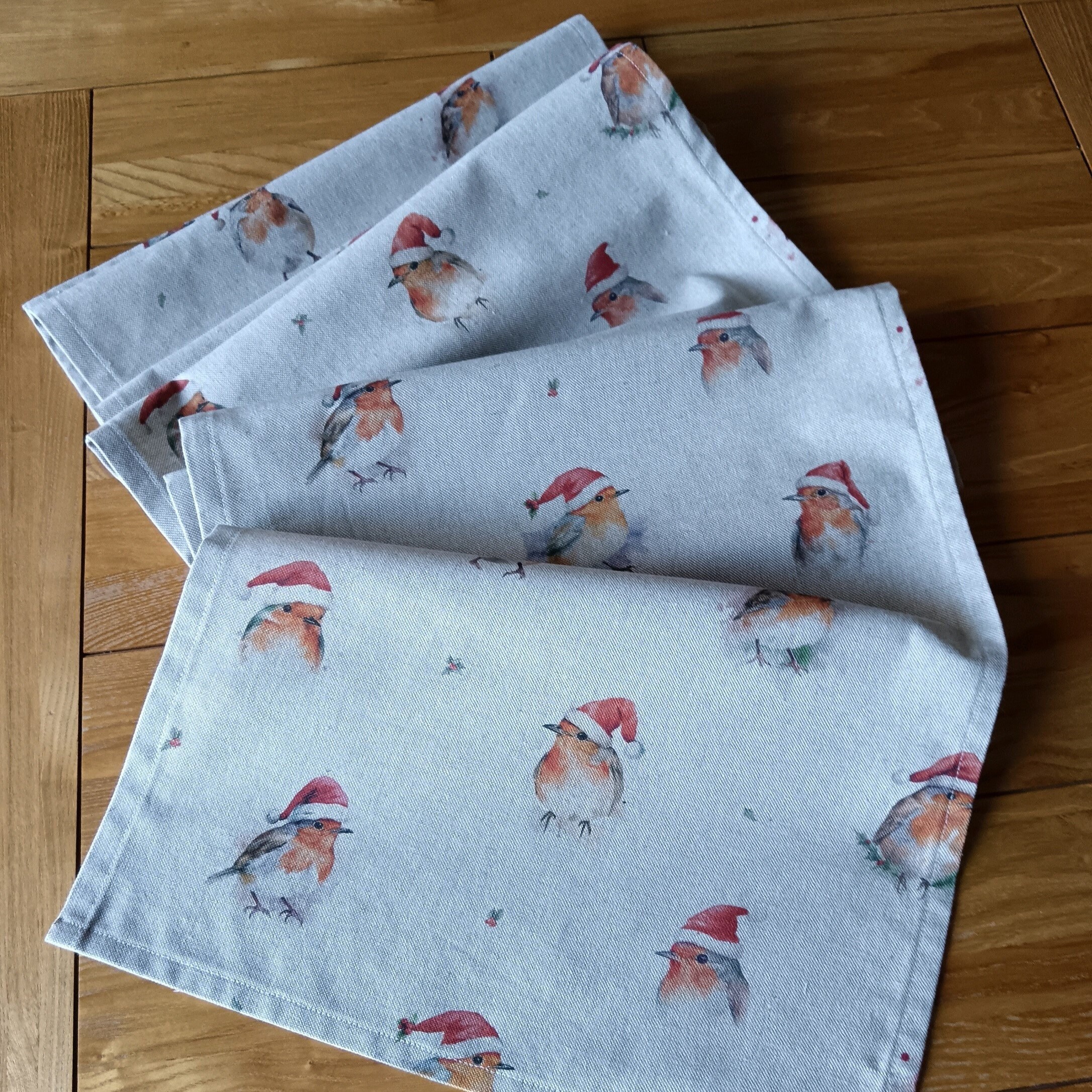 Robin Table Runner Christmas Birds in Santa Hats - Etsy UK
