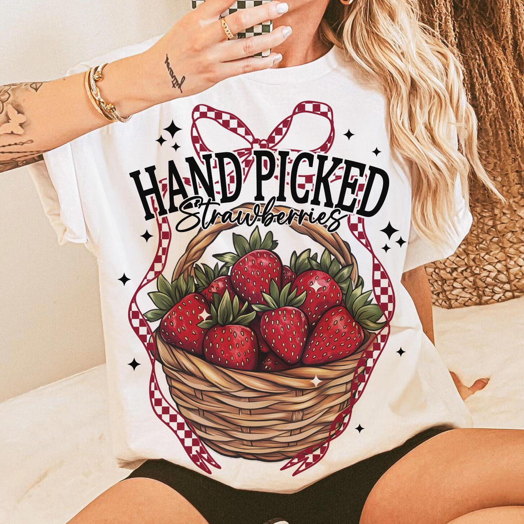 Checkered Hand Picked Strawberries Png ,strawberry Basket Png ...