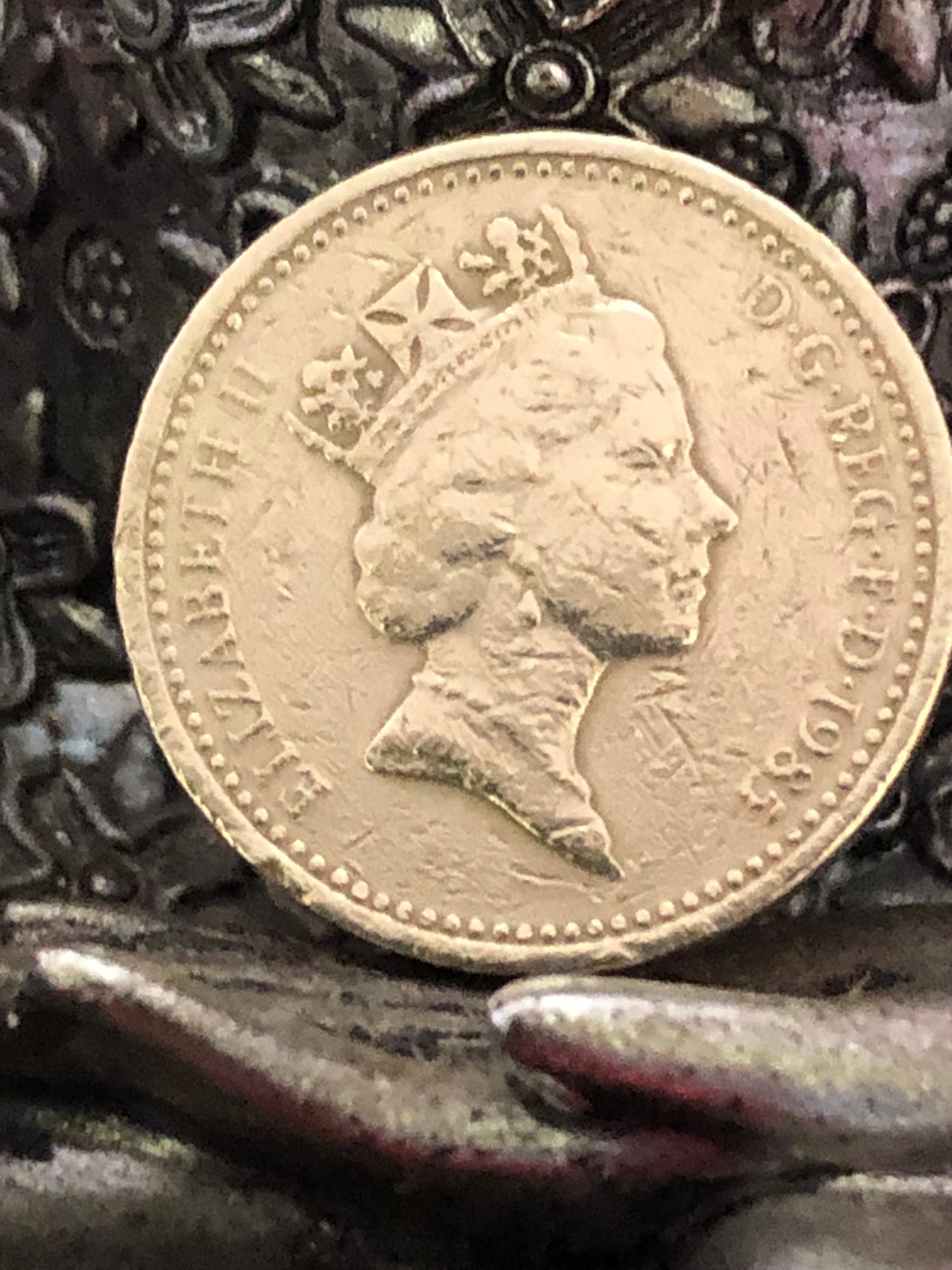 1985 One Pound Coin - ELIZABETH II - "pleidiol Wyf I'm Gwlad" 1 Pound ...