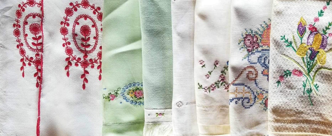 Vintage Hand Embroidered Table Linen/doilies - Etsy