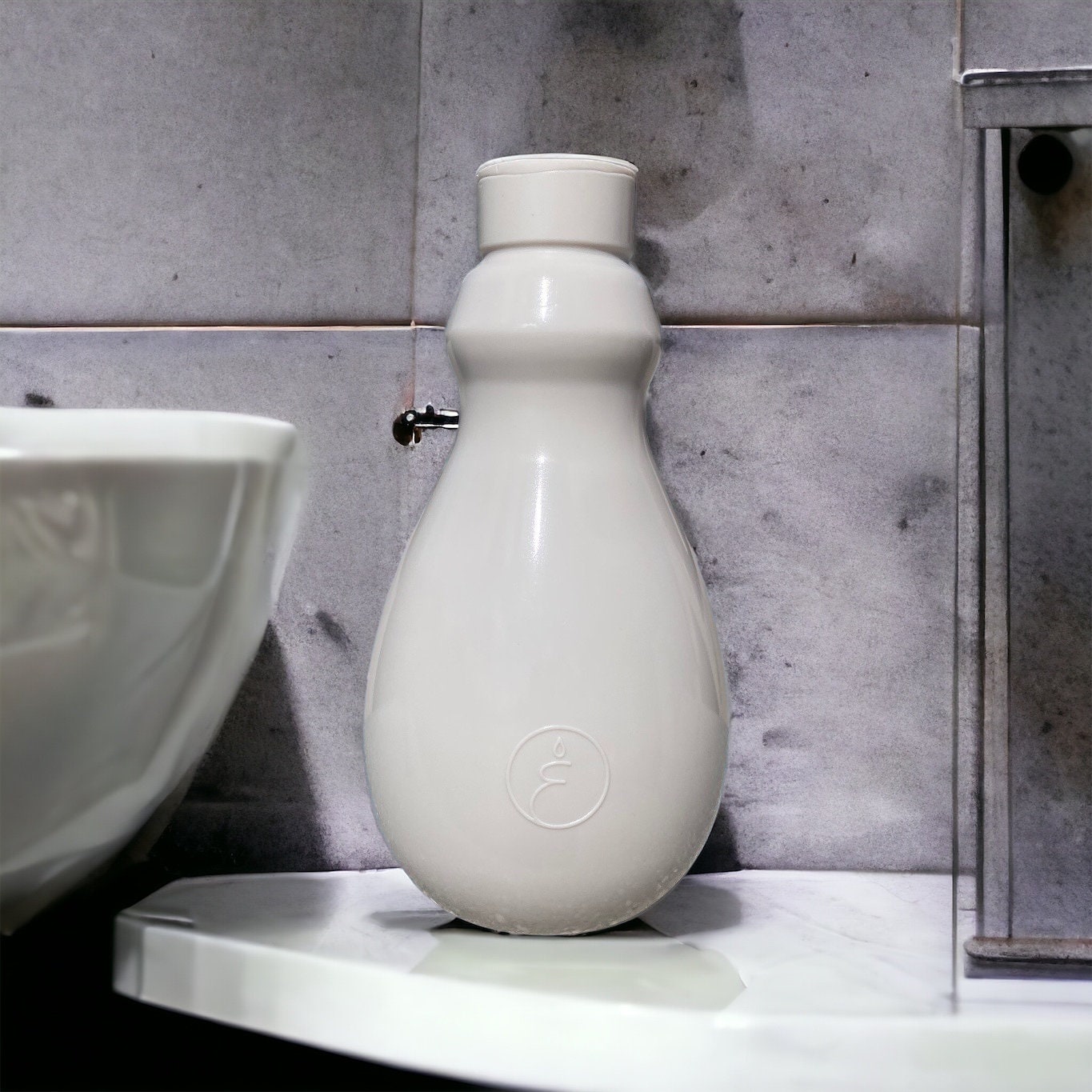 Bottle for Ablutions, Bottle Istinja, Wudu, Ergonomically Designed ...