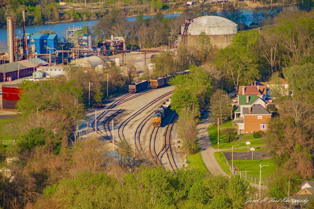 Coal Center - Idle Train on Tracks in Newell in Front of Henwil ...