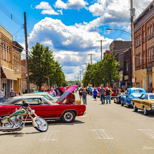 John Moreschi Gazebo With Christmas Tree at Dusk With Lamp Posts - Etsy