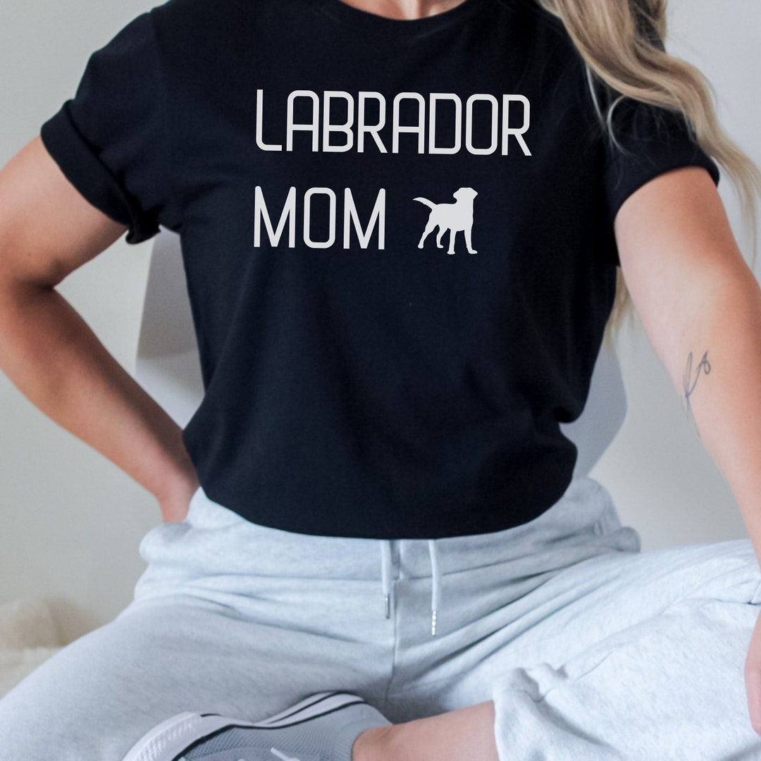 Cute Labrador Retriever Mom Graphic Tshirt, Simple Fur Mama Lab ...