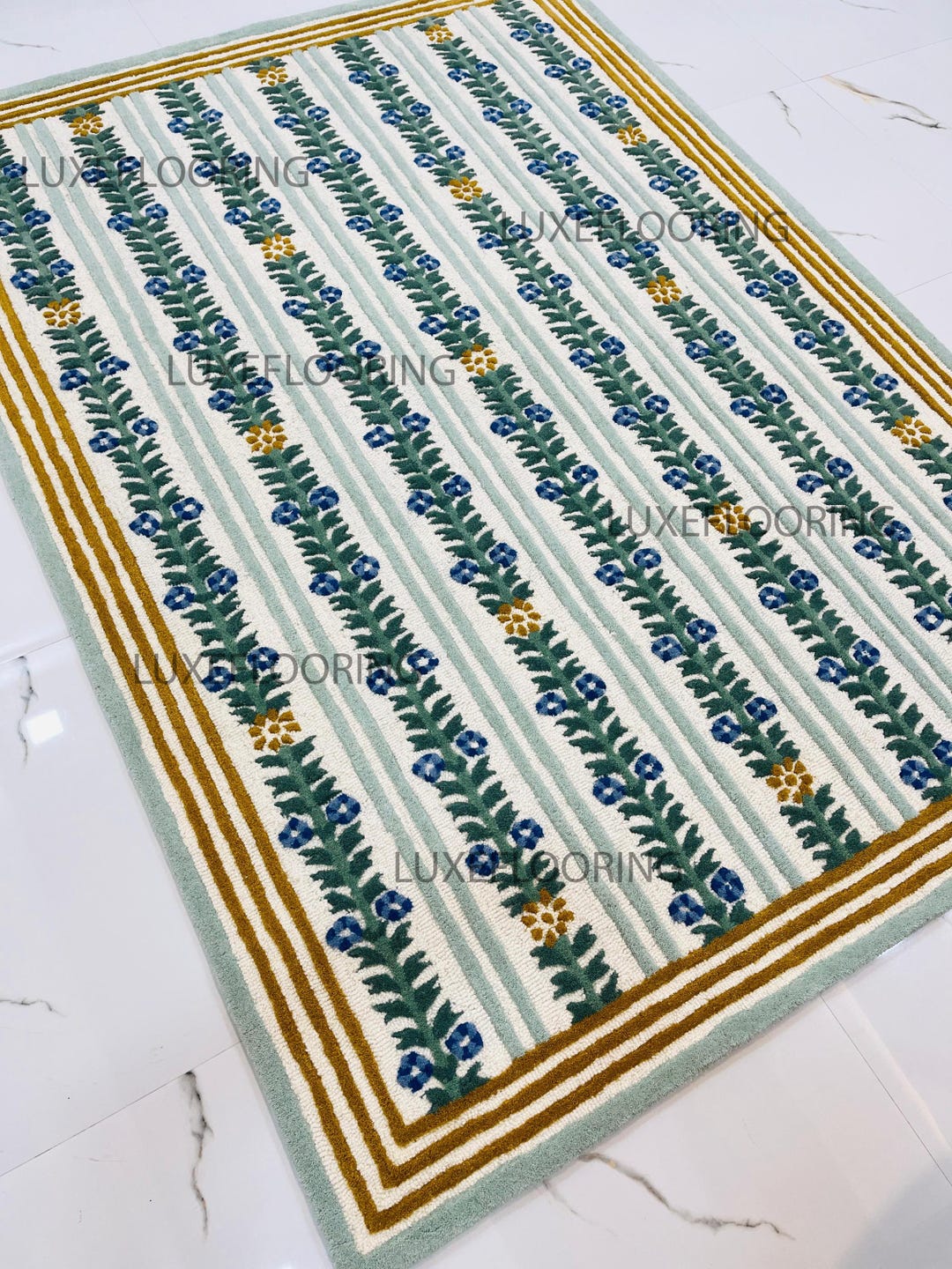 Hand-tufted White and Green Floral Ellen Merchant Cottage Wool Rug ...