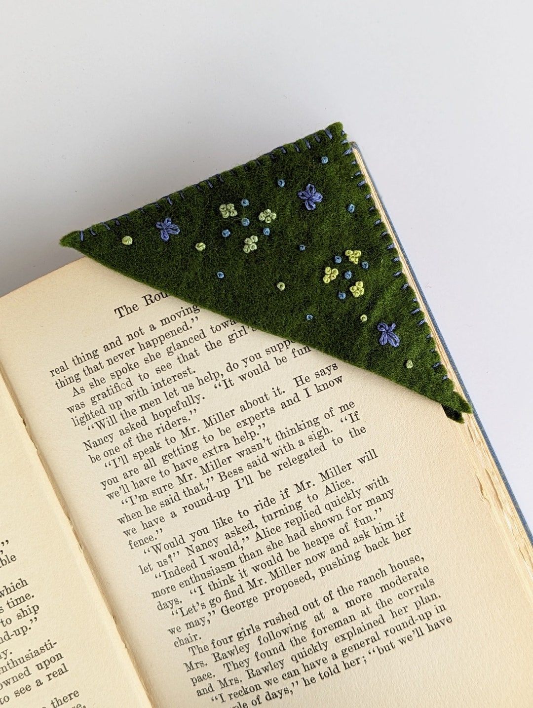 Green Fields Felt Corner Bookmark Hand Embroidered, Embroidered ...