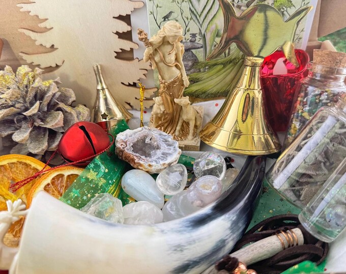 Yule Altar Gift Box, Yule Ritual, Hecate Altar Kit, Holiday Gift - Etsy
