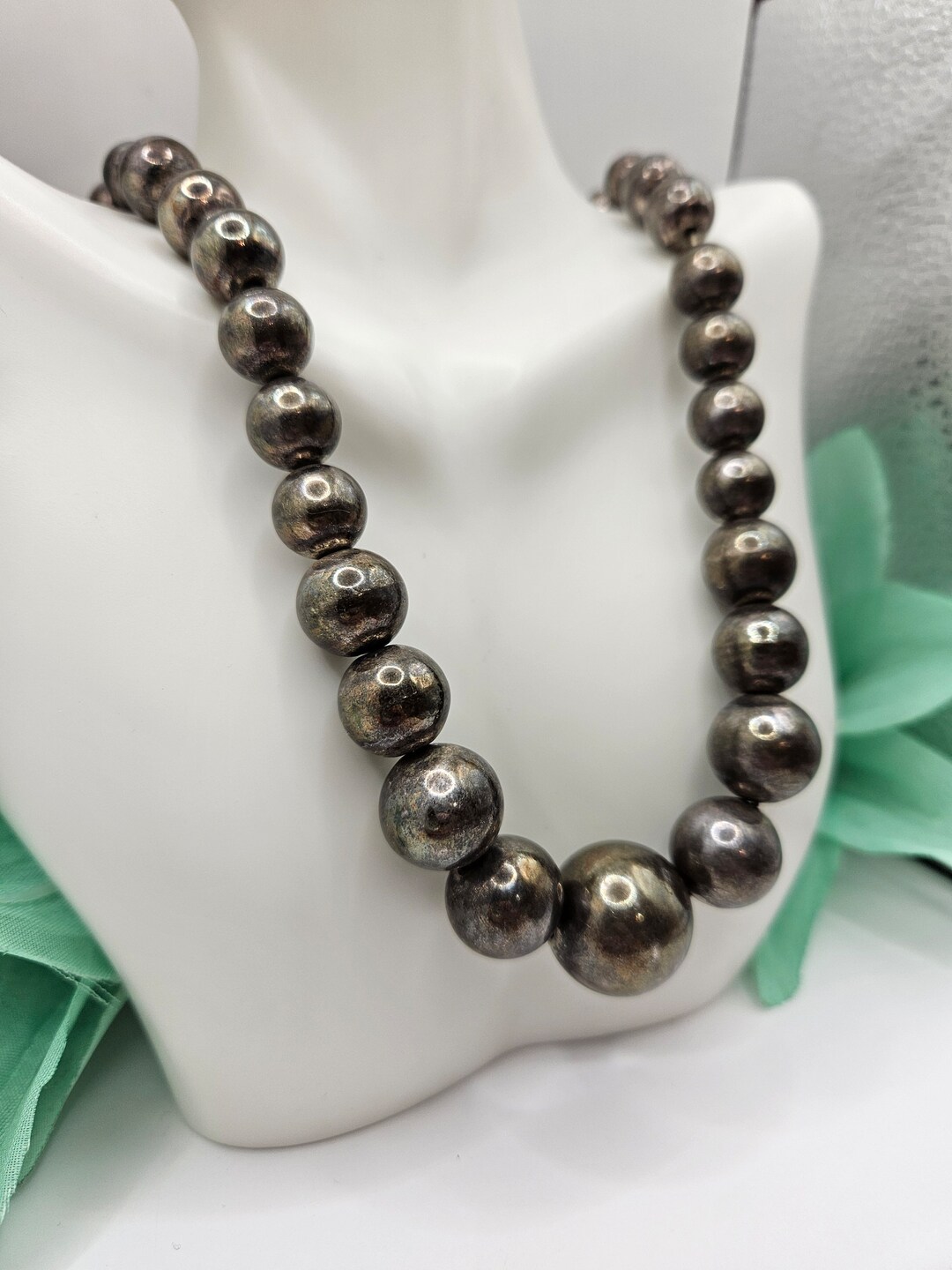 Fabulous 1970s-early 1980s Disco Era Vintage Retro Graduated Beads up ...