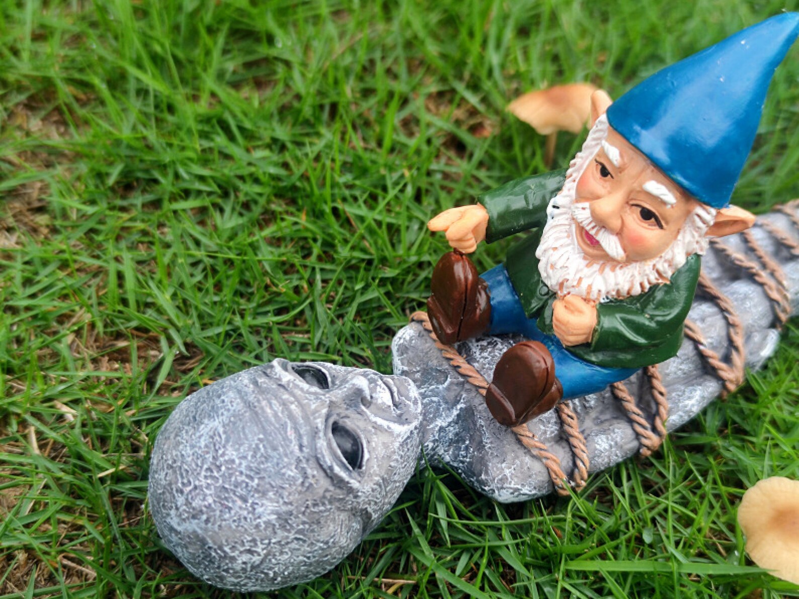 Alien Gnomes Dwarf Set Funny Gnomes Decor Set With UFO Theme Garden ...