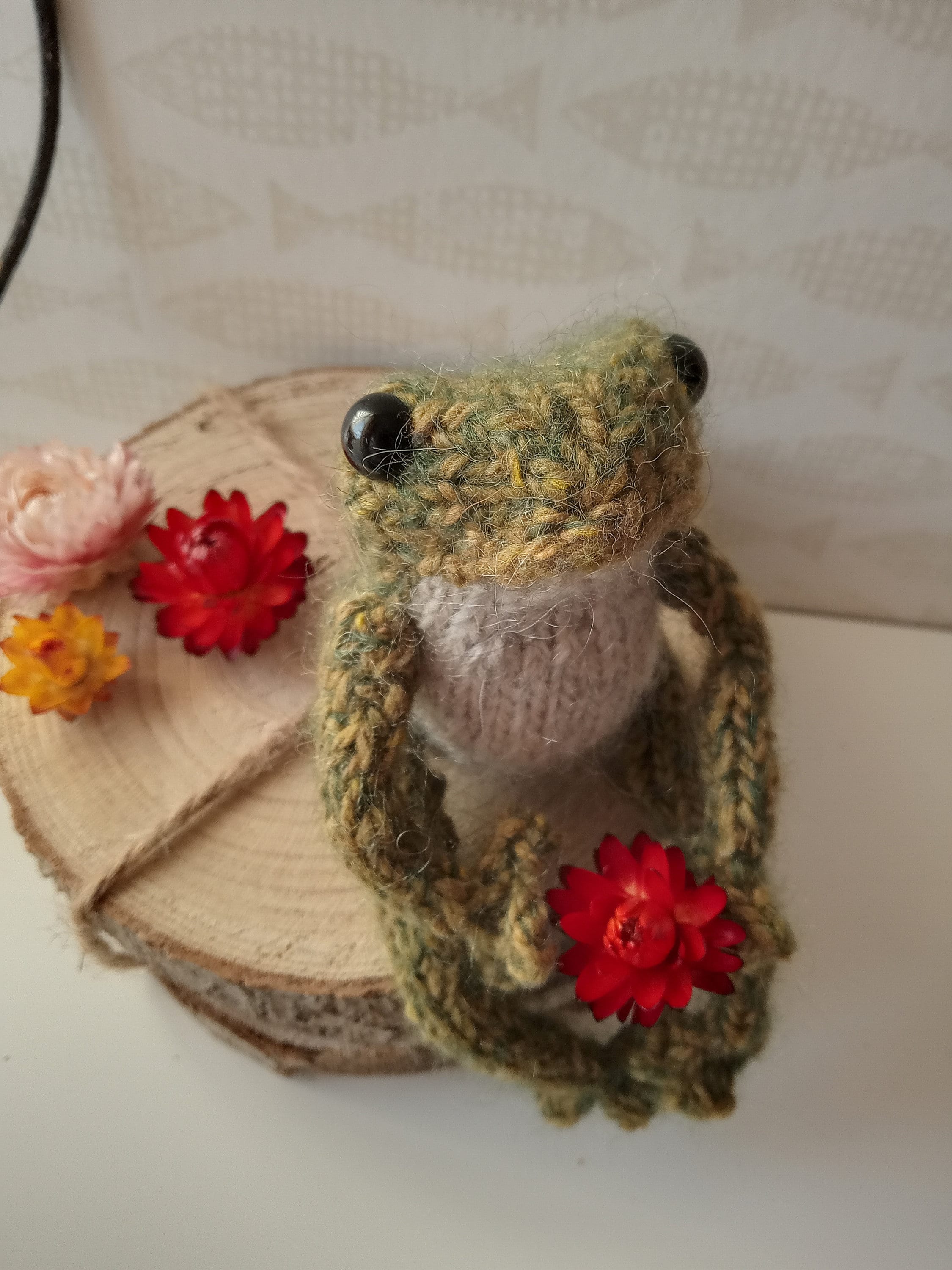 Knitted Frog in Love - Etsy