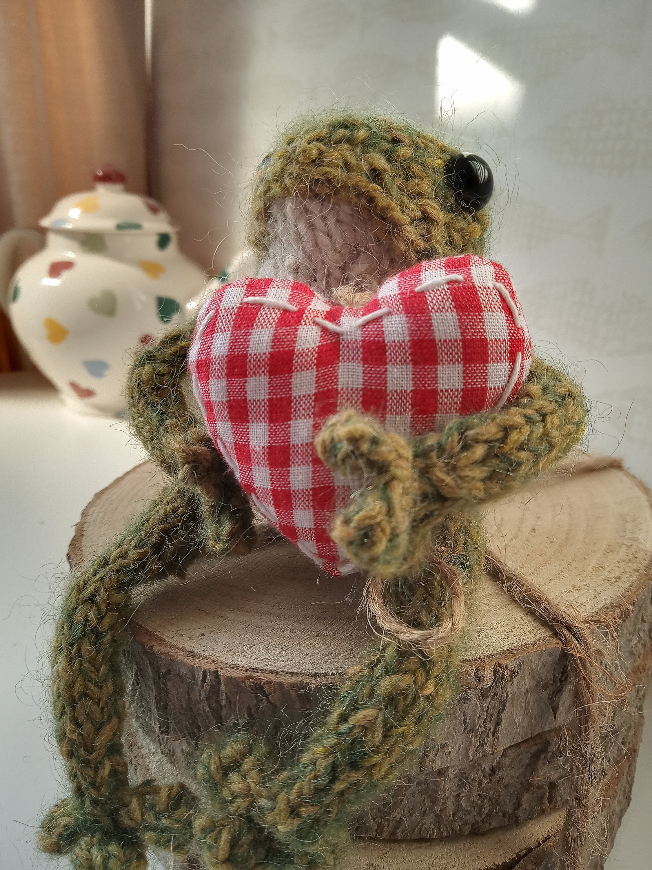Knitted Frog in Love - Etsy