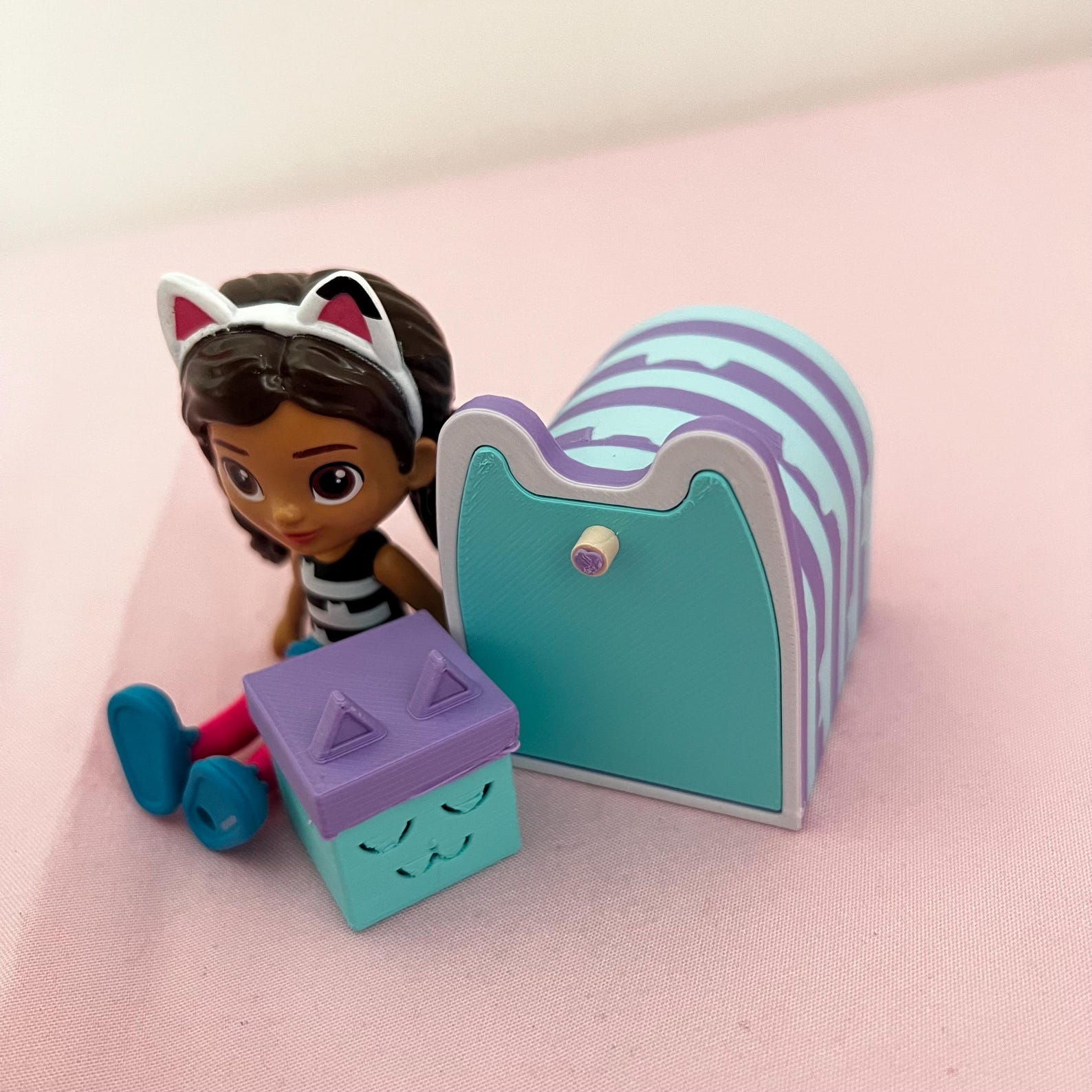 Gabbys Dollhouse Mailbox - Gabbys Dollhouse Gift Box - Meow Mailbox ...