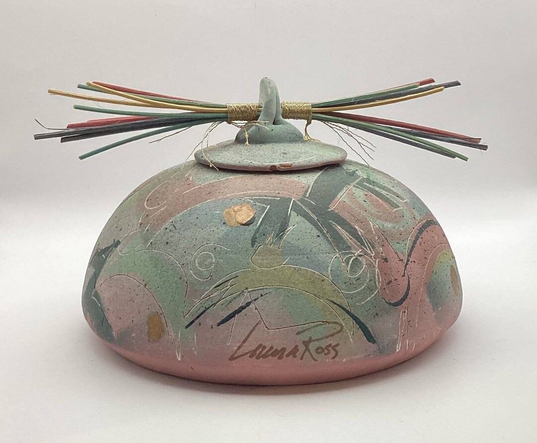 LAURA ROSS Art Ceramic Handcrafted Clay Pottery Pot With Lid & Wicker ...