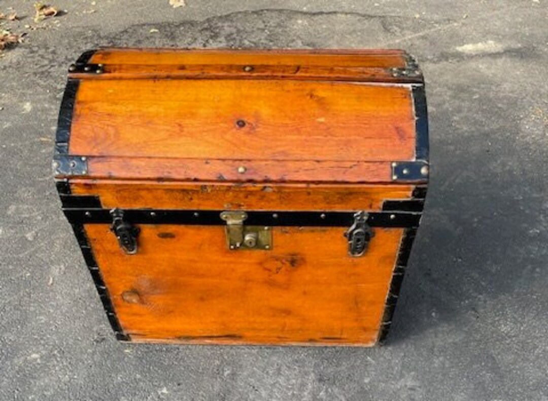 Rare 1850s Vintage Wooden Moving Trunk – A True Piece of History! - Etsy