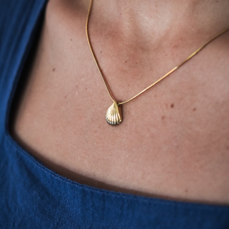 Gold Shell Necklace - Etsy
