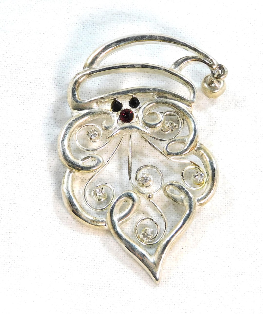 Vintage Santa Claus Head Pin Silver Toned Metal Red Rhinestone Eyes ...