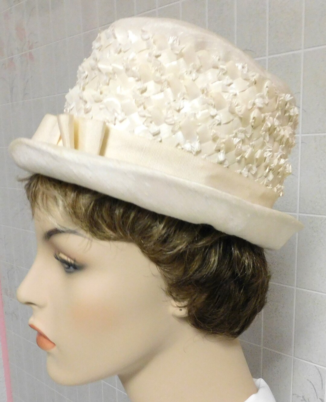 Vintage MCM Ladies Top Hat off White / Cream Synthetic Ruffled Accents ...