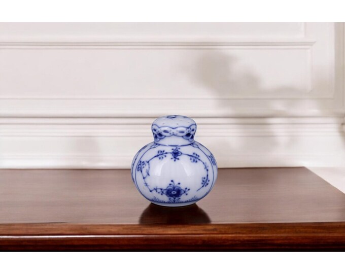 Royal Copenhagen Musselmalet Salt Shaker #712 – Blue Fluted Full Lace ...