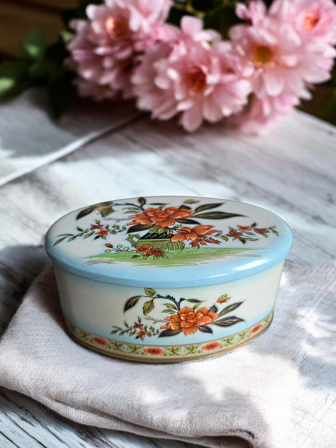 Vintage Craven's Milk Chocolate Fudge Tin Box – Floral Design – 1960s ...