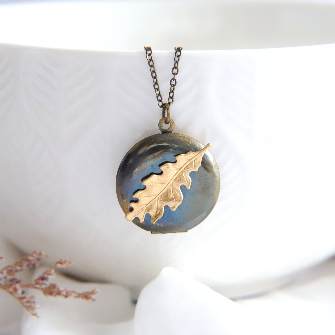 Vintage Brass Oak Leaf Locket: Autumn Photo Pendant Necklace - Etsy