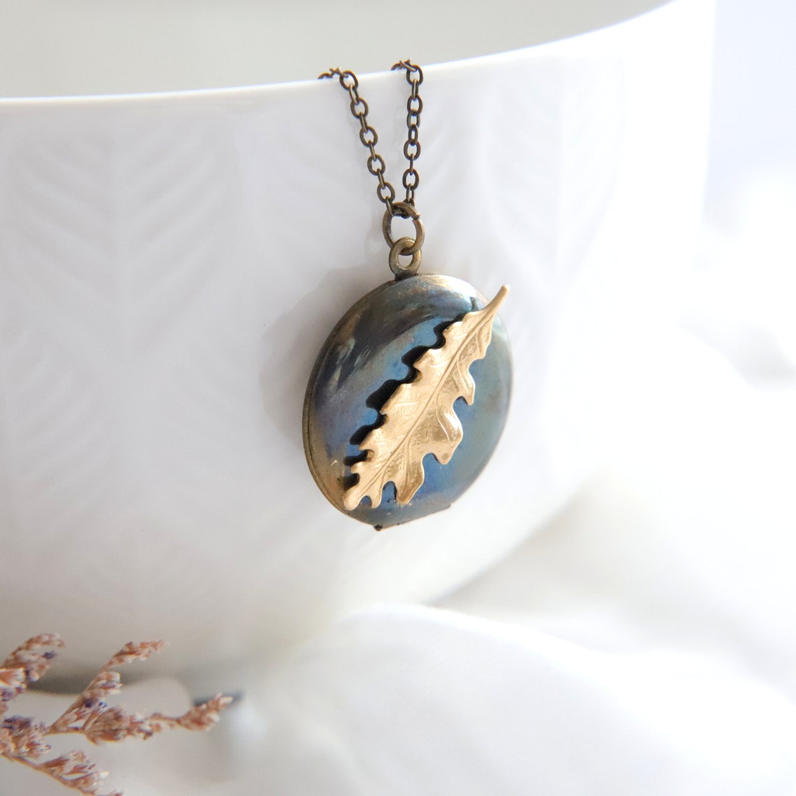 Vintage Brass Oak Leaf Locket: Autumn Photo Pendant Necklace - Etsy