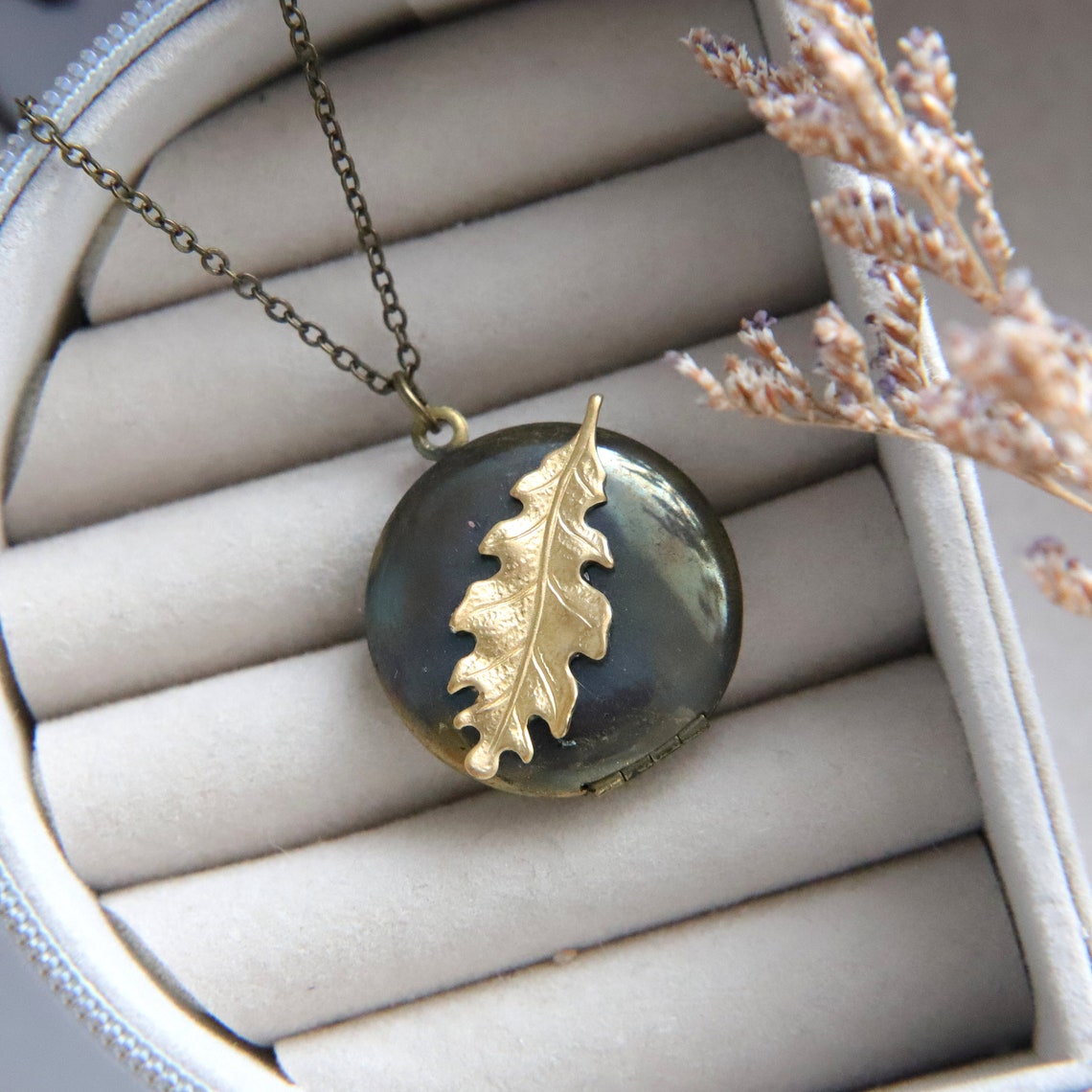 Vintage Brass Oak Leaf Locket: Autumn Photo Pendant Necklace - Etsy