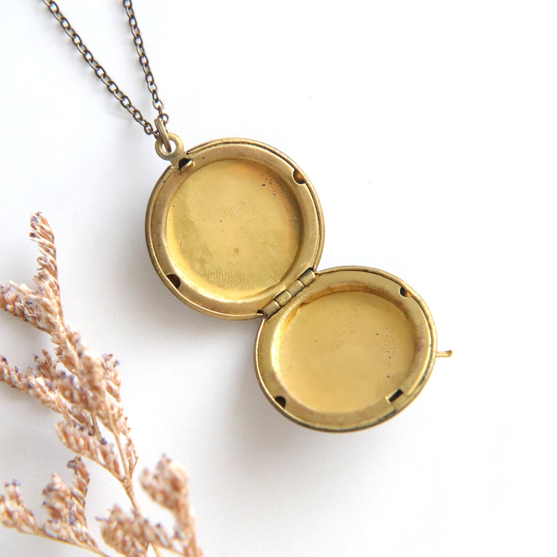 Vintage Brass Oak Leaf Locket: Autumn Photo Pendant Necklace - Etsy