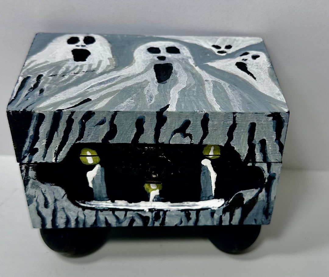 Faux Haunted Dybbuk Box: Eerie Black Wooden Spirit Box - Halloween ...