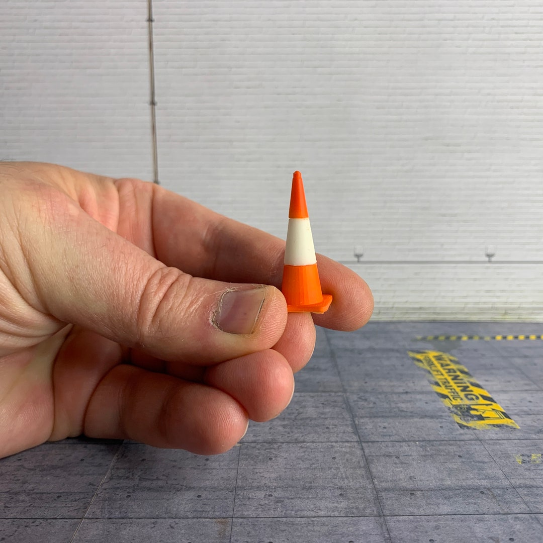 1:18 Scale Traffic Cones for Car Service Garage Diorama - Etsy