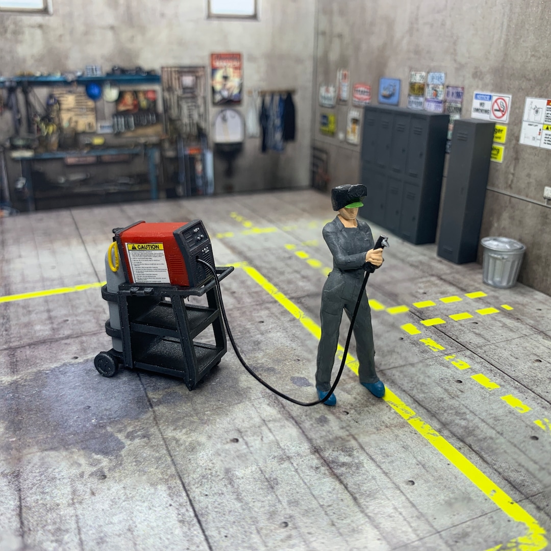 1/43 Garage Diorama Woman - Welder With a Welding Machine Figurines Set ...
