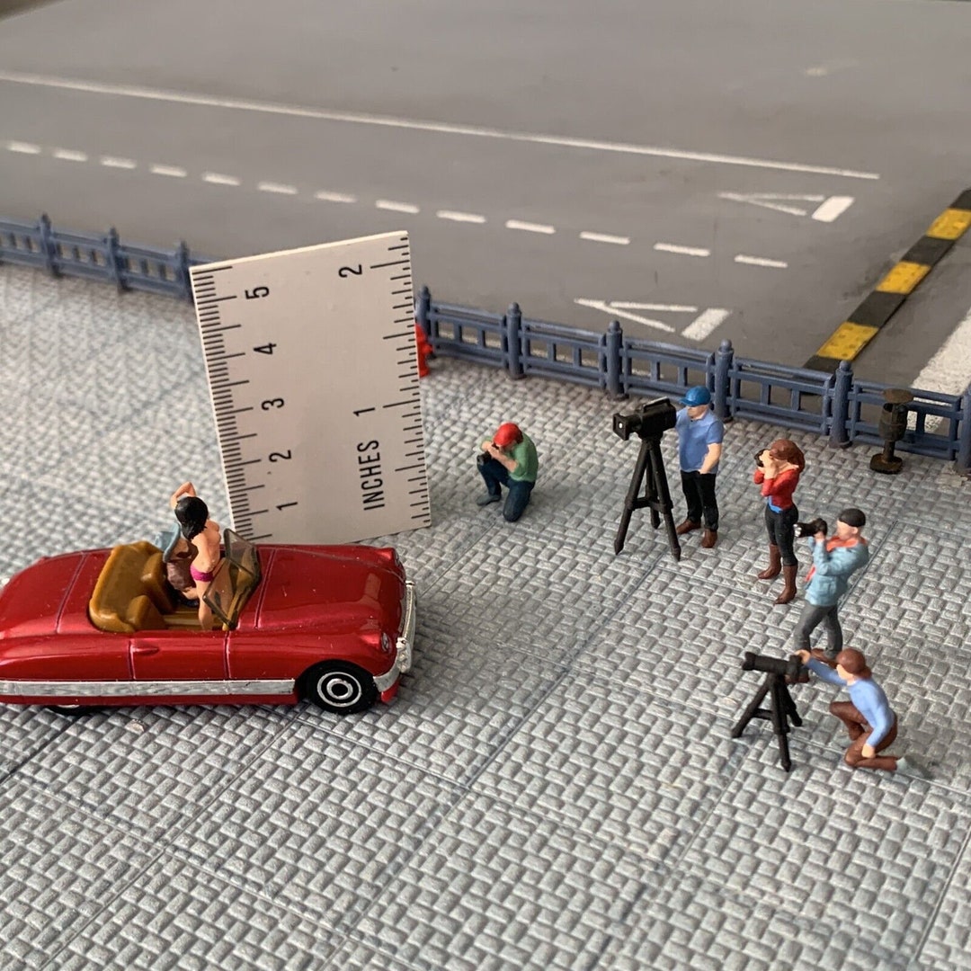 1-64 Diorama Big Photographers Set Cameraman Woman Photographer ...