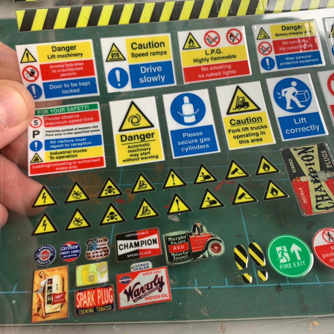 1/18 Scale Garage Diorama Stickers – 121 Mini Signs, Posters, Wall ...